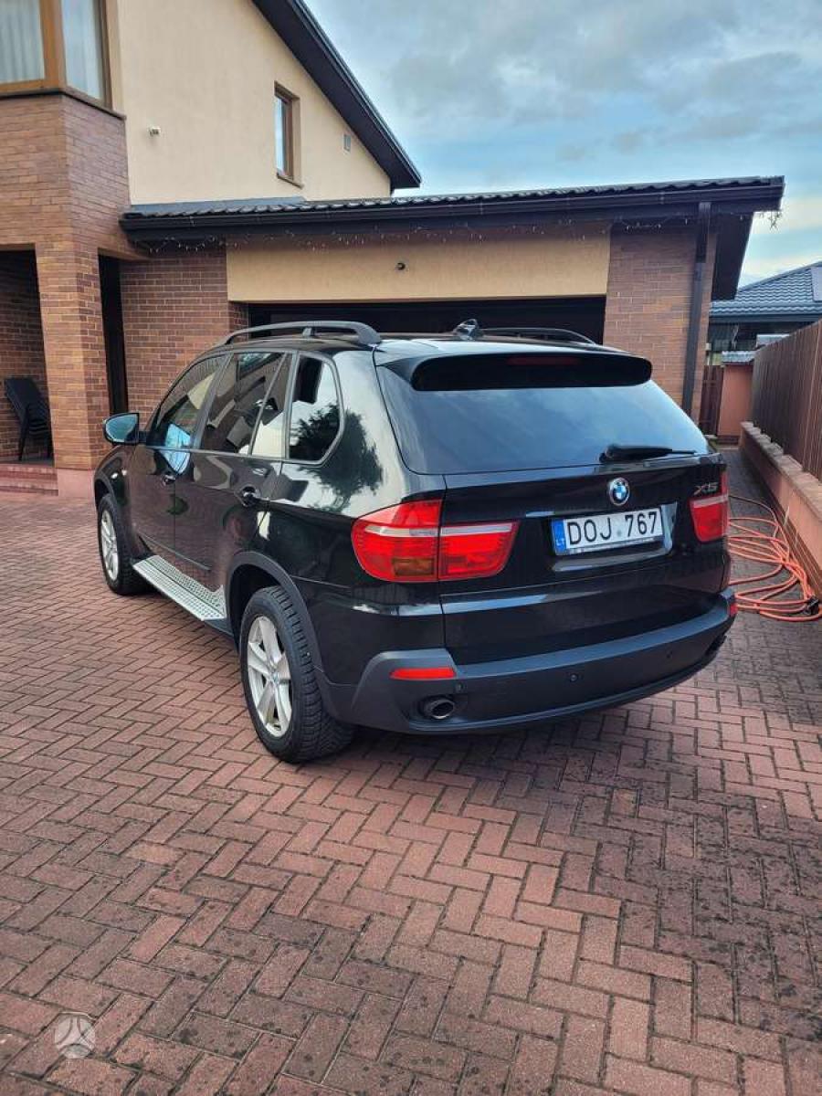 Black BMW X5 2008 in Siauliai, with an engine capacity of 2.99 L and mileage of 207 thousand km for 9250 €, photo 1 on AUTOMOTO.COM.LV