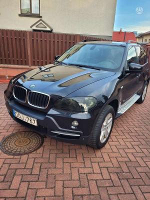 Black BMW X5 2008 in Siauliai, with an engine capacity of 2.99 L and mileage of 207 thousand km for 9250 €, photo 3 on AUTOMOTO.COM.LV