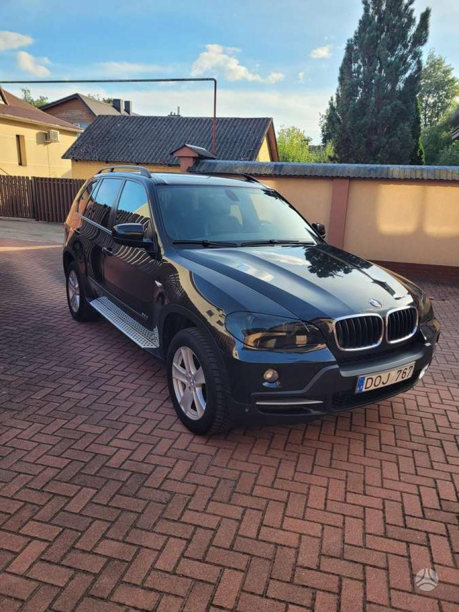 Black BMW X5 2008 in Siauliai, with an engine capacity of 2.99 L and mileage of 207 thousand km for 9250 €, photo 4 on AUTOMOTO.COM.LV