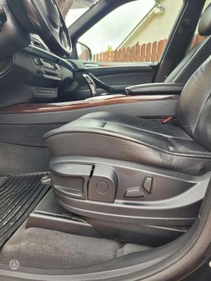 Black BMW X5 2008 in Siauliai, with an engine capacity of 2.99 L and mileage of 207 thousand km for 9250 €, photo 10 on AUTOMOTO.COM.LV