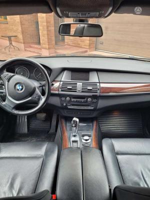 Black BMW X5 2008 in Siauliai, with an engine capacity of 2.99 L and mileage of 207 thousand km for 9250 €, photo 12 on AUTOMOTO.COM.LV