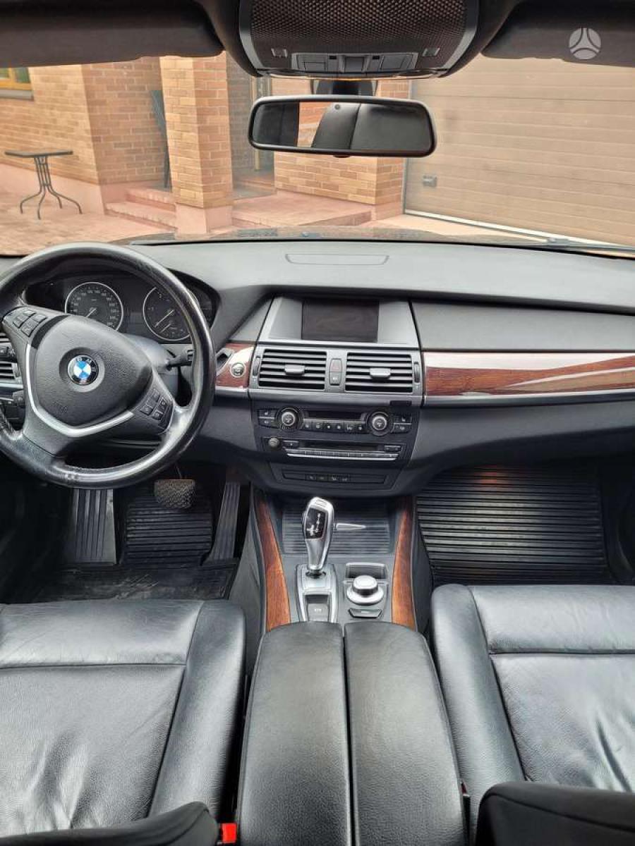 Black BMW X5 2008 in Siauliai, with an engine capacity of 2.99 L and mileage of 207 thousand km for 9250 €, photo 12 on AUTOMOTO.COM.LV