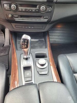 Black BMW X5 2008 in Siauliai, with an engine capacity of 2.99 L and mileage of 207 thousand km for 9250 €, photo 15 on AUTOMOTO.COM.LV