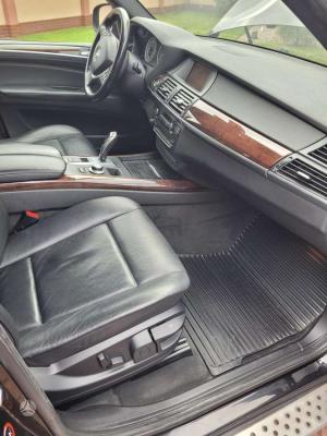Black BMW X5 2008 in Siauliai, with an engine capacity of 2.99 L and mileage of 207 thousand km for 9250 €, photo 17 on AUTOMOTO.COM.LV