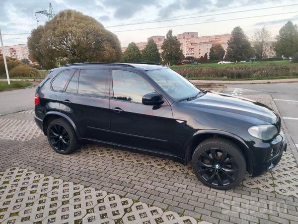 Black BMW X5 2008 in Riga, with an engine capacity of 3.00 L and mileage of 433 thousand km for 12500 €, photo 1 on AUTOMOTO.COM.LV