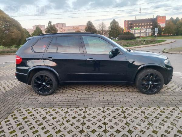 Black BMW X5 2008 in Riga, with an engine capacity of 3.00 L and mileage of 433 thousand km for 12500 €, photo 3 on AUTOMOTO.COM.LV