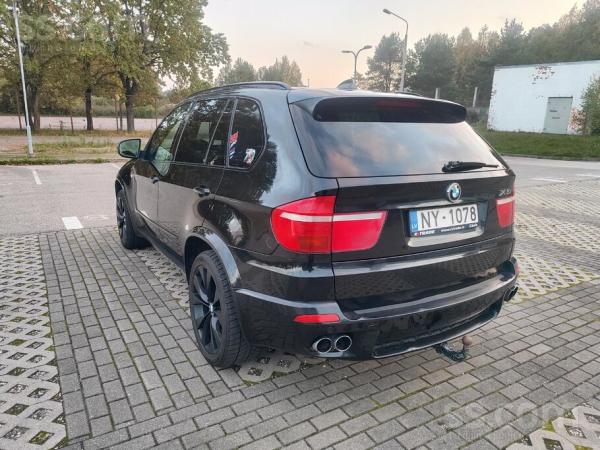 Black BMW X5 2008 in Riga, with an engine capacity of 3.00 L and mileage of 433 thousand km for 12500 €, photo 5 on AUTOMOTO.COM.LV