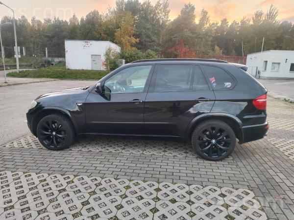 Black BMW X5 2008 in Riga, with an engine capacity of 3.00 L and mileage of 433 thousand km for 12500 €, photo 6 on AUTOMOTO.COM.LV