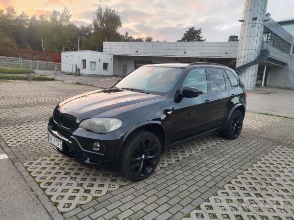 Black BMW X5 2008 in Riga, with an engine capacity of 3.00 L and mileage of 433 thousand km for 12500 €, photo 7 on AUTOMOTO.COM.LV