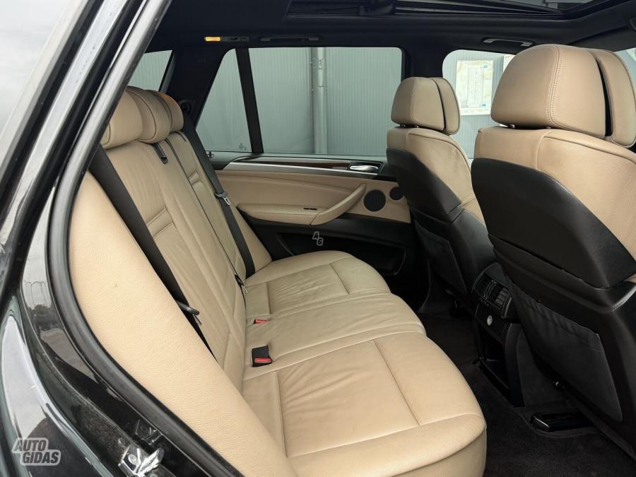 Melns BMW X5 2008 Viļņa, ar dzinēja tilpumu 3.00 L un nobraukumu 384 tūkst. km par 7440 €, foto 27 vietnē AUTOMOTO.COM.LV
