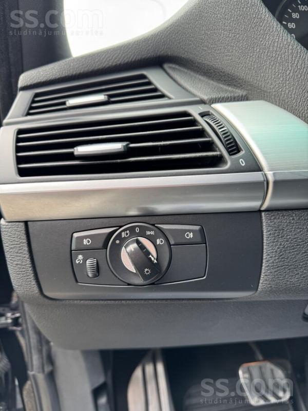 Melns BMW X5 2008 Tukums, ar dzinēja tilpumu 3.00 L un nobraukumu 490 tūkst. km par 7999 €, foto 10 vietnē AUTOMOTO.COM.LV