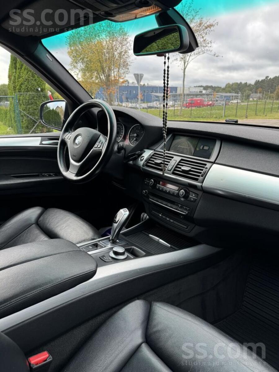 Melns BMW X5 2008 Tukums, ar dzinēja tilpumu 3.00 L un nobraukumu 490 tūkst. km par 7999 €, foto 11 vietnē AUTOMOTO.COM.LV