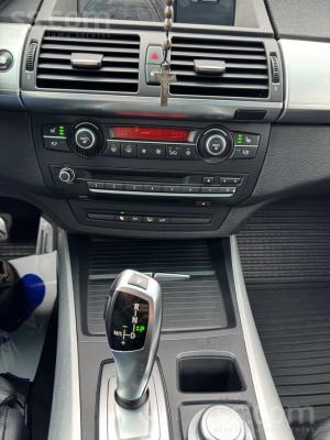 Melns BMW X5 2008 Tukums, ar dzinēja tilpumu 3.00 L un nobraukumu 490 tūkst. km par 7999 €, foto 12 vietnē AUTOMOTO.COM.LV