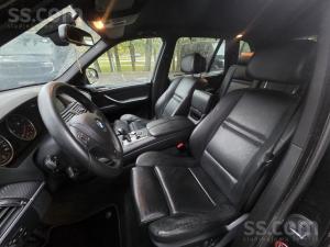 Black BMW X5 2008 in Riga, with an engine capacity of 3.00 L and mileage of 0 thousand km for 9500 €, photo 13 on AUTOMOTO.COM.LV