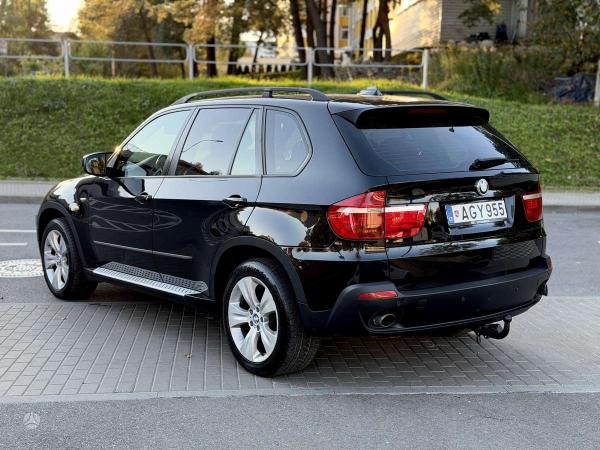 Black BMW X5 2008 in Vilnius, with an engine capacity of 2.99 L and mileage of 295 thousand km for 6500 €, photo 5 on AUTOMOTO.COM.LV
