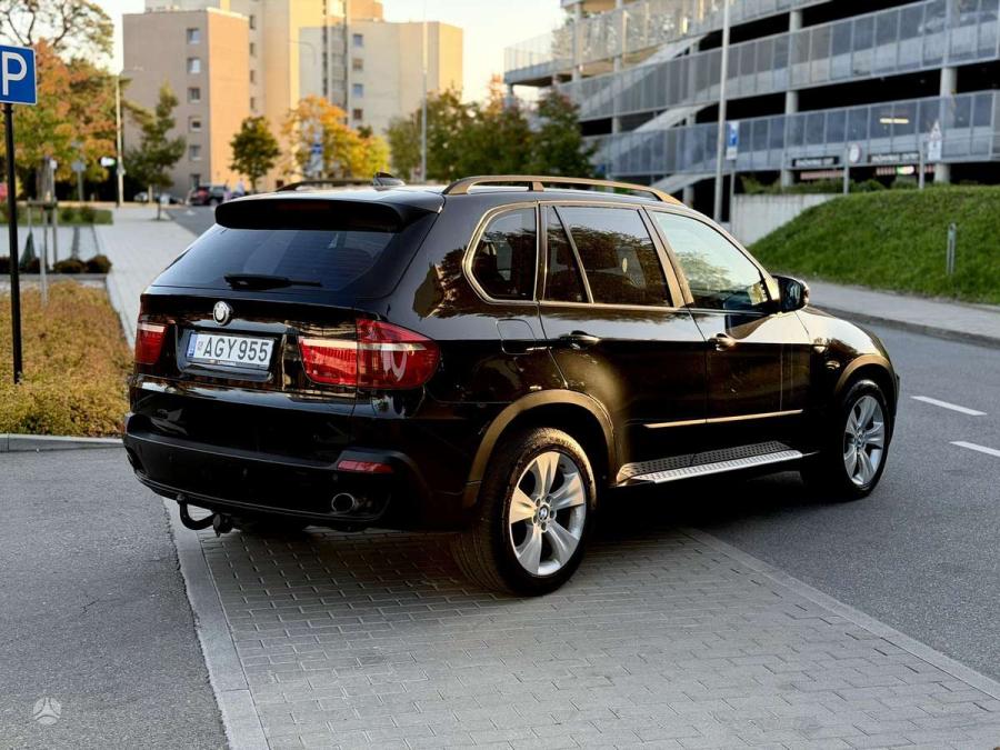 Black BMW X5 2008 in Vilnius, with an engine capacity of 2.99 L and mileage of 295 thousand km for 6500 €, photo 6 on AUTOMOTO.COM.LV