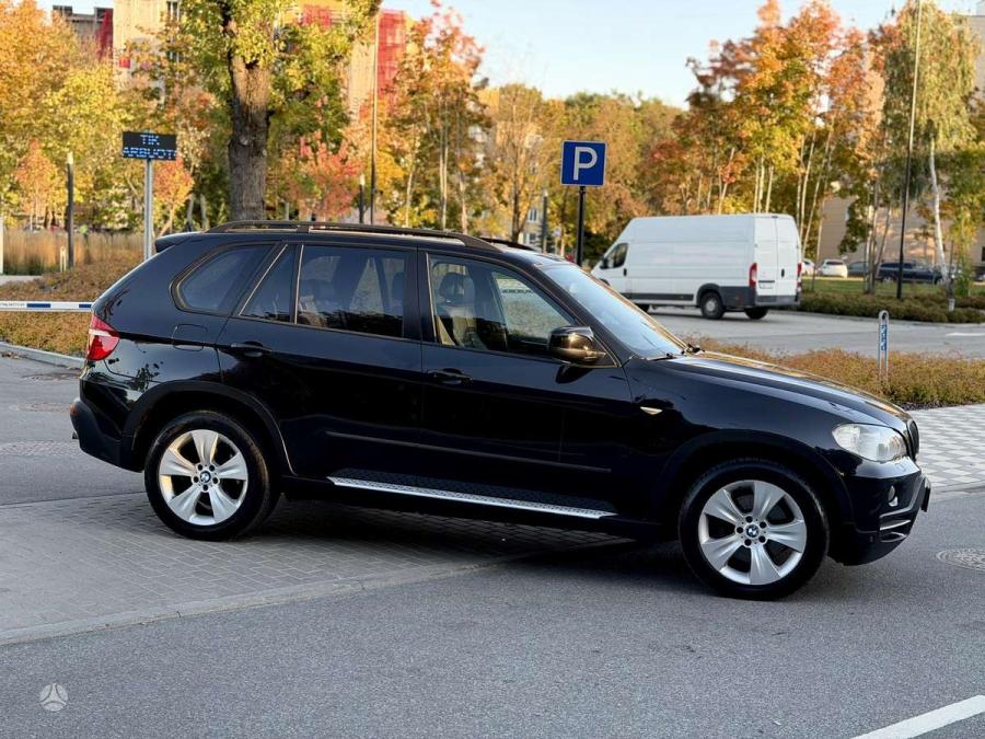 Black BMW X5 2008 in Vilnius, with an engine capacity of 2.99 L and mileage of 295 thousand km for 6500 €, photo 7 on AUTOMOTO.COM.LV