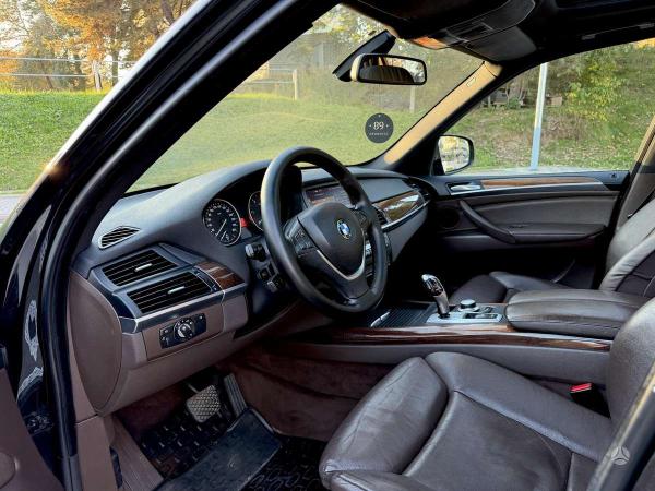 Black BMW X5 2008 in Vilnius, with an engine capacity of 2.99 L and mileage of 295 thousand km for 6500 €, photo 8 on AUTOMOTO.COM.LV