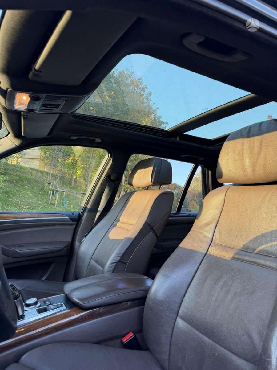 Black BMW X5 2008 in Vilnius, with an engine capacity of 2.99 L and mileage of 295 thousand km for 6500 €, photo 9 on AUTOMOTO.COM.LV