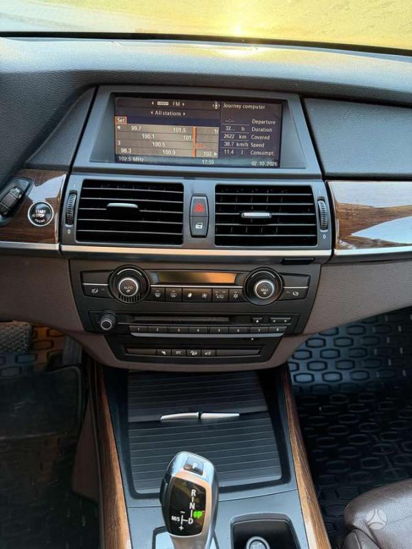 Black BMW X5 2008 in Vilnius, with an engine capacity of 2.99 L and mileage of 295 thousand km for 6500 €, photo 10 on AUTOMOTO.COM.LV