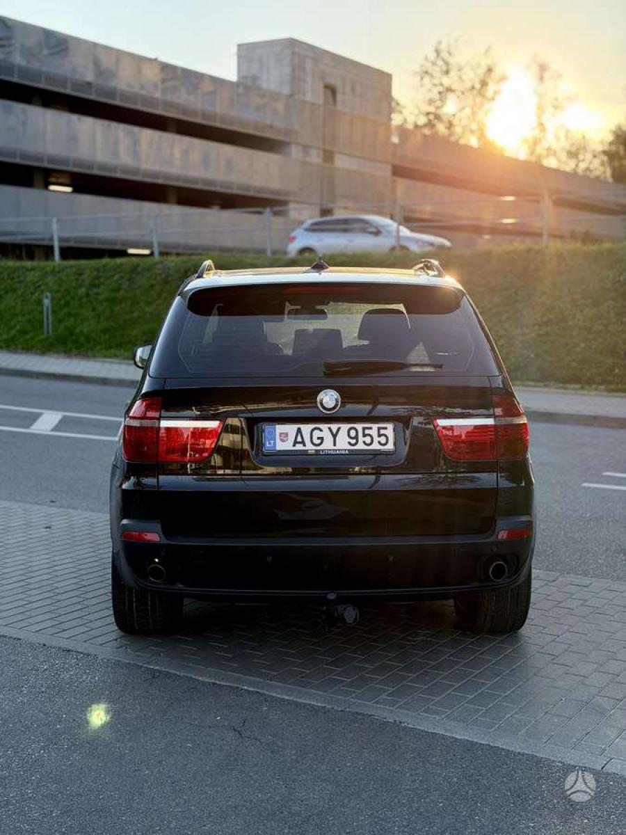 Black BMW X5 2008 in Vilnius, with an engine capacity of 2.99 L and mileage of 295 thousand km for 6500 €, photo 11 on AUTOMOTO.COM.LV