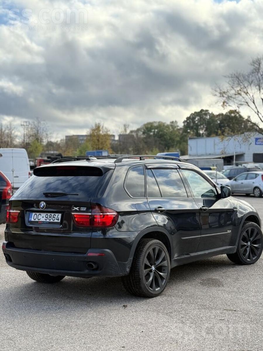 Black BMW X5 2008 in Riga, with an engine capacity of 3.00 L and mileage of 328 thousand km for 6200 €, photo 4 on AUTOMOTO.COM.LV