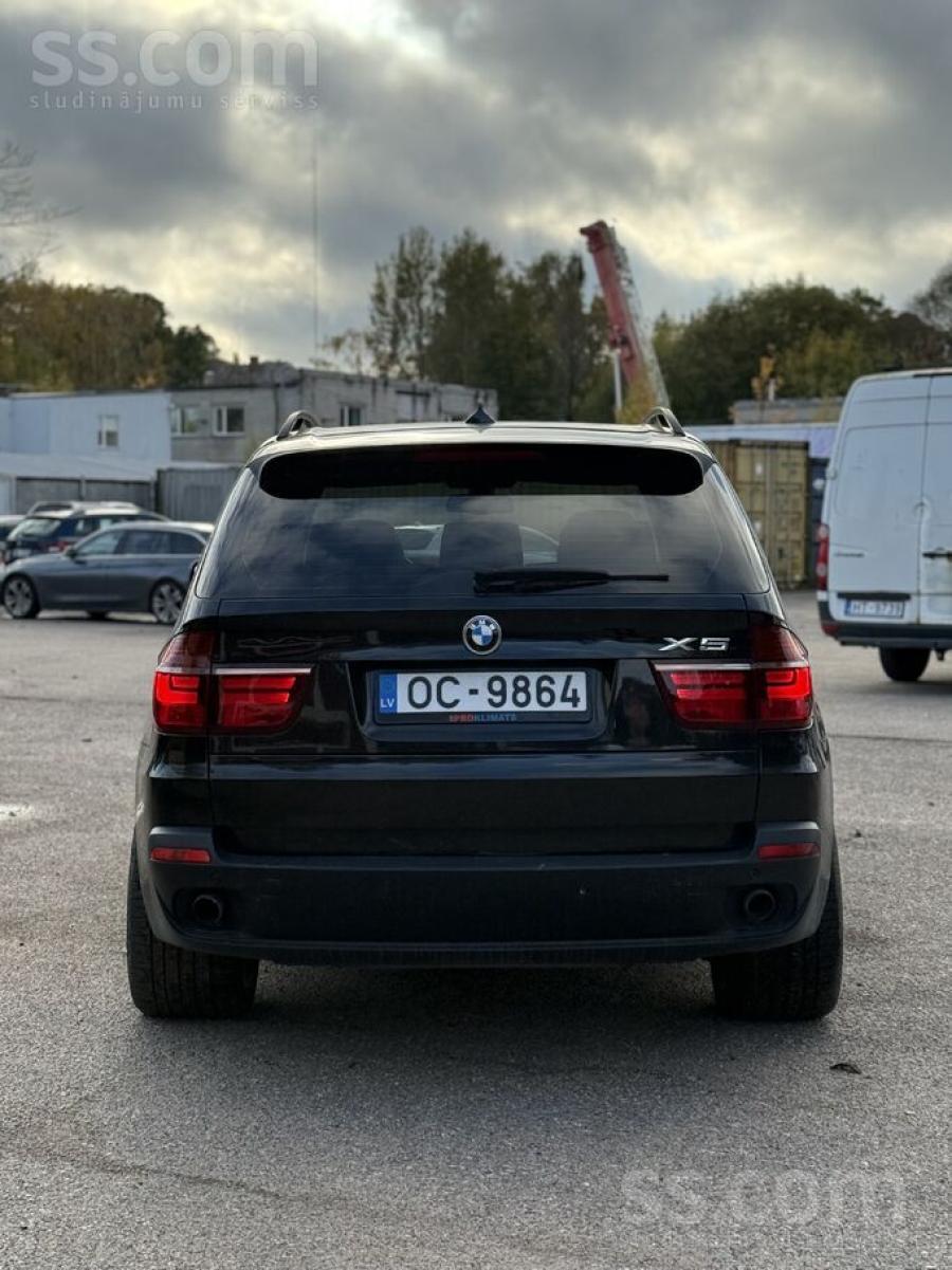 Black BMW X5 2008 in Riga, with an engine capacity of 3.00 L and mileage of 328 thousand km for 6200 €, photo 5 on AUTOMOTO.COM.LV