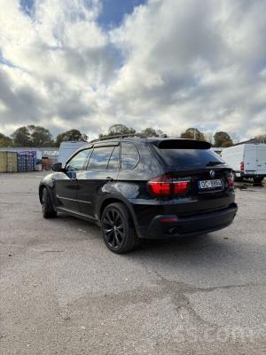 Black BMW X5 2008 in Riga, with an engine capacity of 3.00 L and mileage of 328 thousand km for 6200 €, photo 6 on AUTOMOTO.COM.LV