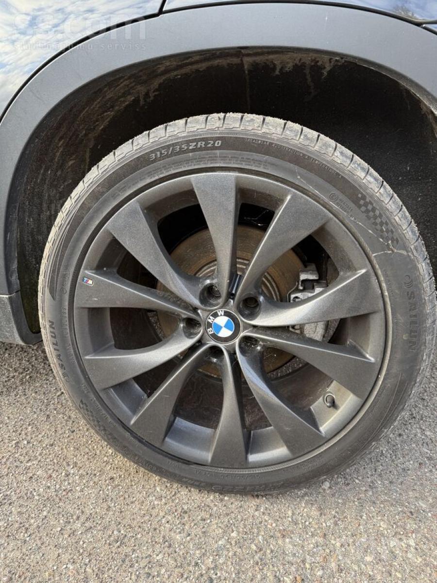 Black BMW X5 2008 in Riga, with an engine capacity of 3.00 L and mileage of 328 thousand km for 6200 €, photo 7 on AUTOMOTO.COM.LV