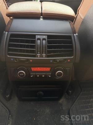Black BMW X5 2008 in Riga, with an engine capacity of 3.00 L and mileage of 328 thousand km for 6200 €, photo 12 on AUTOMOTO.COM.LV