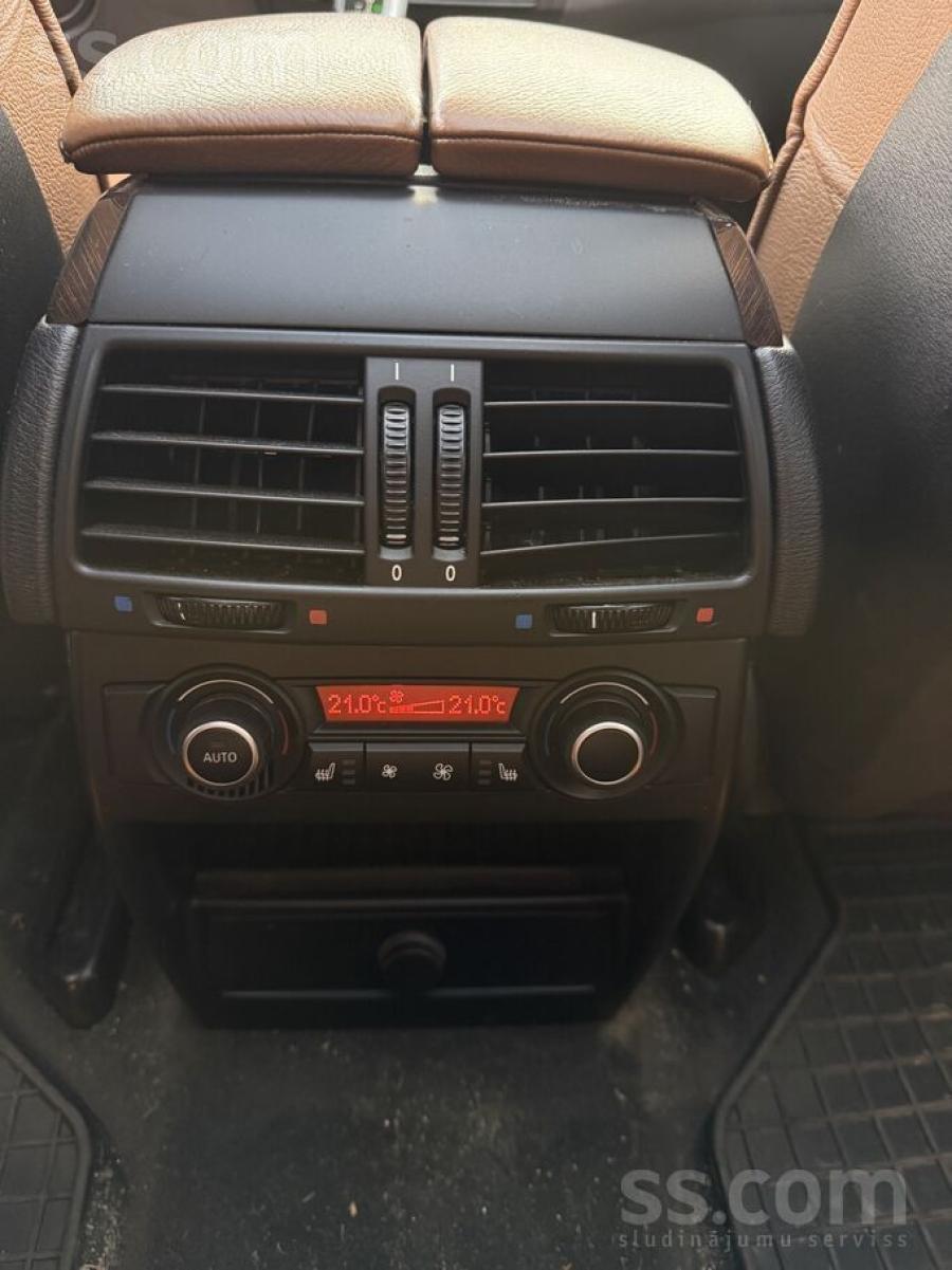 Black BMW X5 2008 in Riga, with an engine capacity of 3.00 L and mileage of 328 thousand km for 6200 €, photo 12 on AUTOMOTO.COM.LV