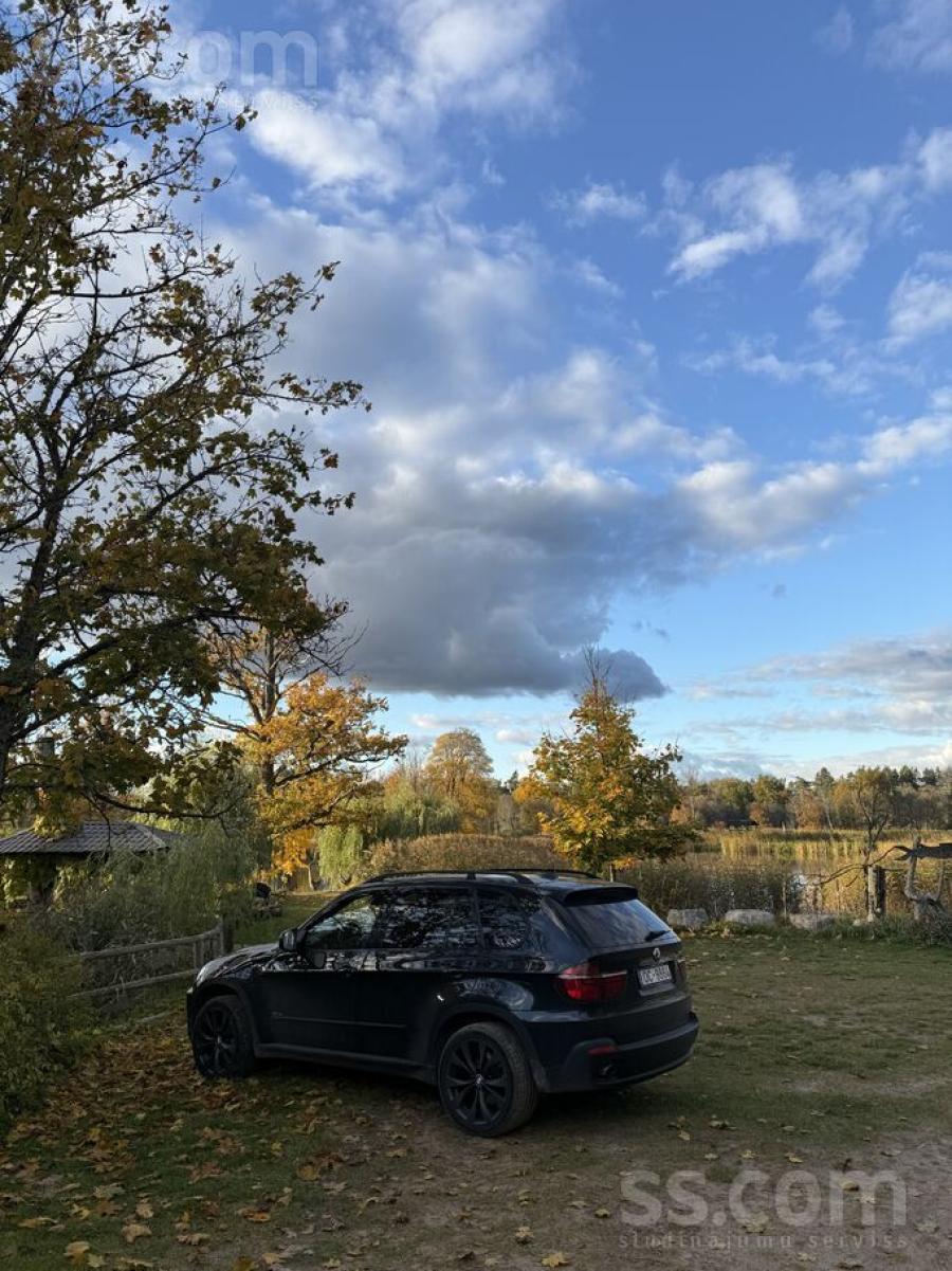 Black BMW X5 2008 in Riga, with an engine capacity of 3.00 L and mileage of 328 thousand km for 6200 €, photo 18 on AUTOMOTO.COM.LV