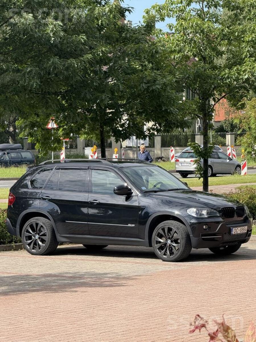 Black BMW X5 2008 in Riga, with an engine capacity of 3.00 L and mileage of 328 thousand km for 6200 €, photo 19 on AUTOMOTO.COM.LV