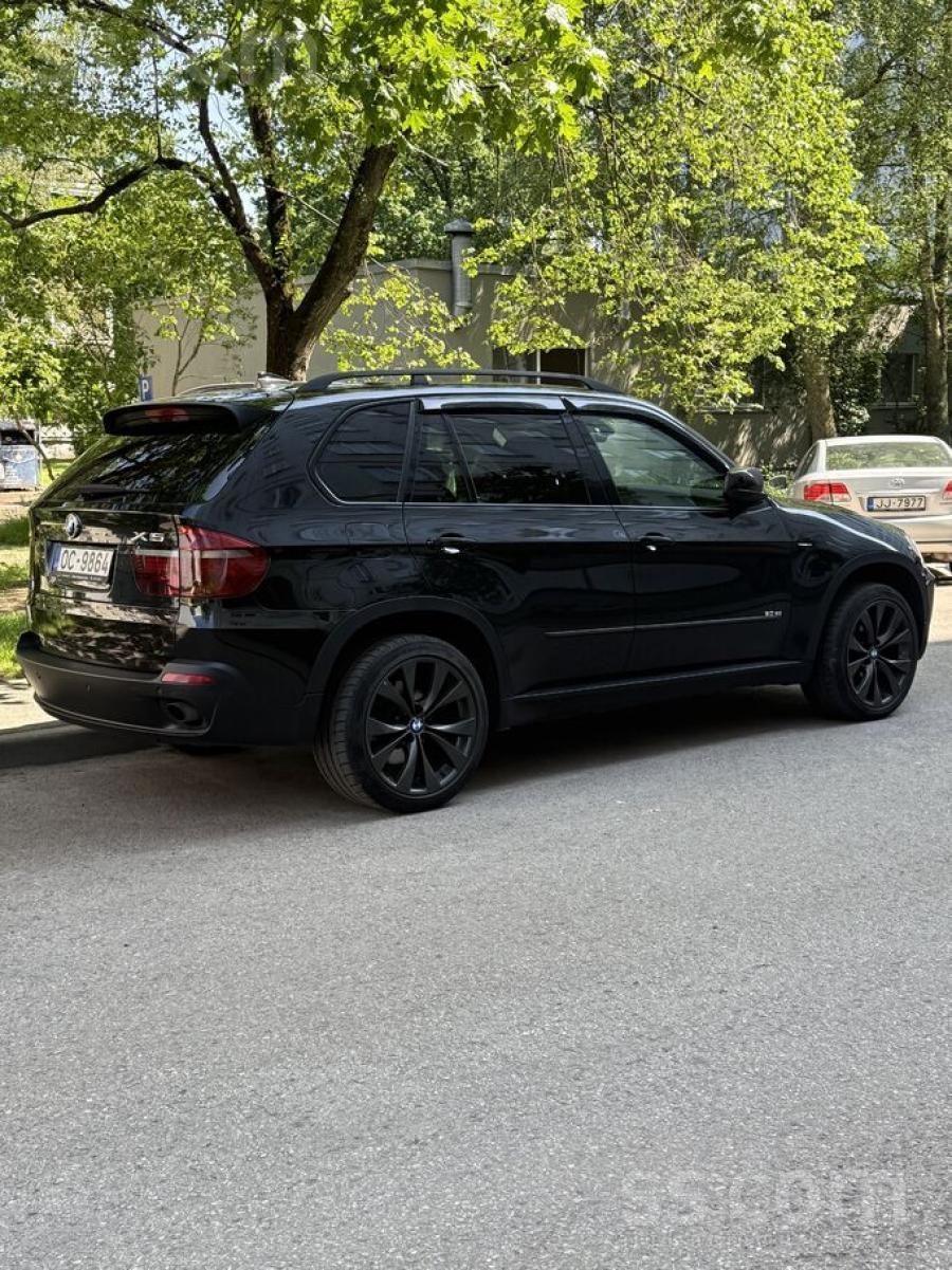 Black BMW X5 2008 in Riga, with an engine capacity of 3.00 L and mileage of 328 thousand km for 6200 €, photo 20 on AUTOMOTO.COM.LV