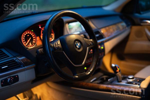 Melns BMW X5 2008 Rīga, ar dzinēja tilpumu 3.00 L un nobraukumu 283 tūkst. km par 9500 €, foto 9 vietnē AUTOMOTO.COM.LV