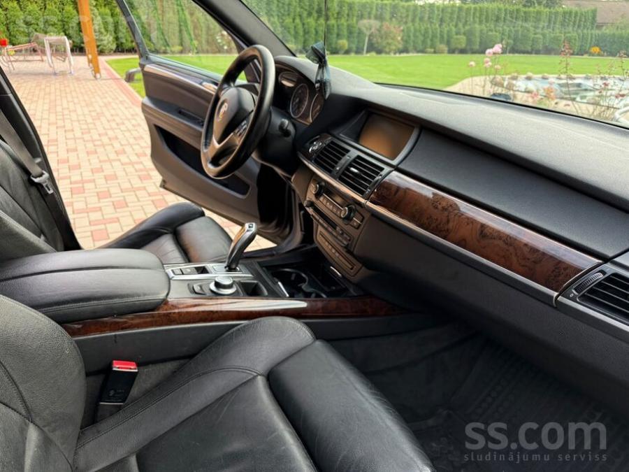 Melns BMW X5 2008 Rīga, ar dzinēja tilpumu 3.00 L un nobraukumu 260 tūkst. km par 8500 €, foto 15 vietnē AUTOMOTO.COM.LV