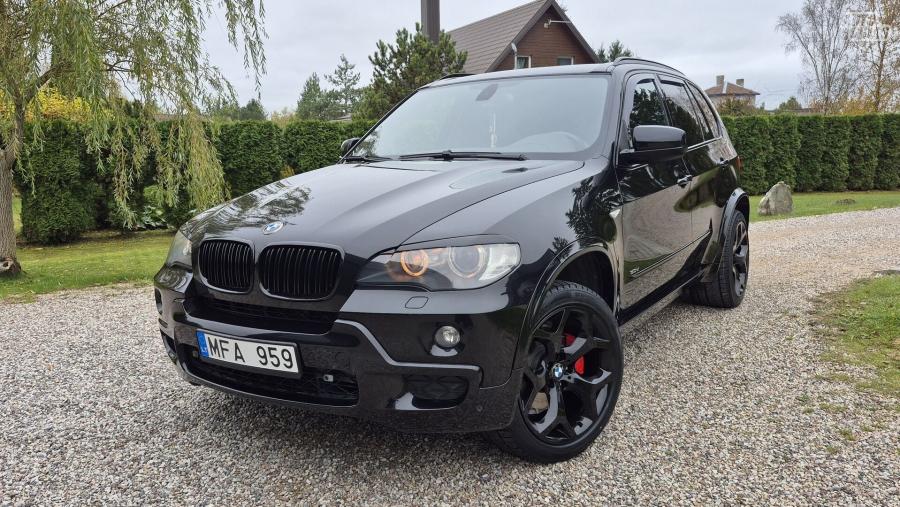 Black BMW X5 2008 in Utena, with an engine capacity of 3.00 L and mileage of 392 thousand km for 9390 €, photo 1 on AUTOMOTO.COM.LV