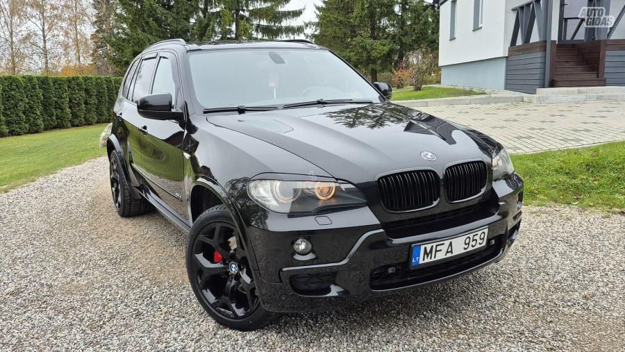 Black BMW X5 2008 in Utena, with an engine capacity of 3.00 L and mileage of 392 thousand km for 9390 €, photo 5 on AUTOMOTO.COM.LV