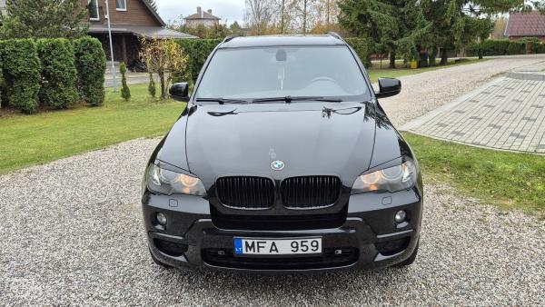 Black BMW X5 2008 in Utena, with an engine capacity of 3.00 L and mileage of 392 thousand km for 9390 €, photo 8 on AUTOMOTO.COM.LV