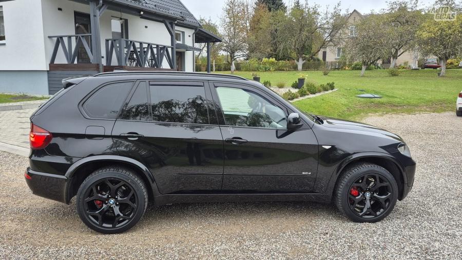 Black BMW X5 2008 in Utena, with an engine capacity of 3.00 L and mileage of 392 thousand km for 9390 €, photo 9 on AUTOMOTO.COM.LV