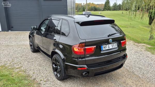 Black BMW X5 2008 in Utena, with an engine capacity of 3.00 L and mileage of 392 thousand km for 9390 €, photo 11 on AUTOMOTO.COM.LV