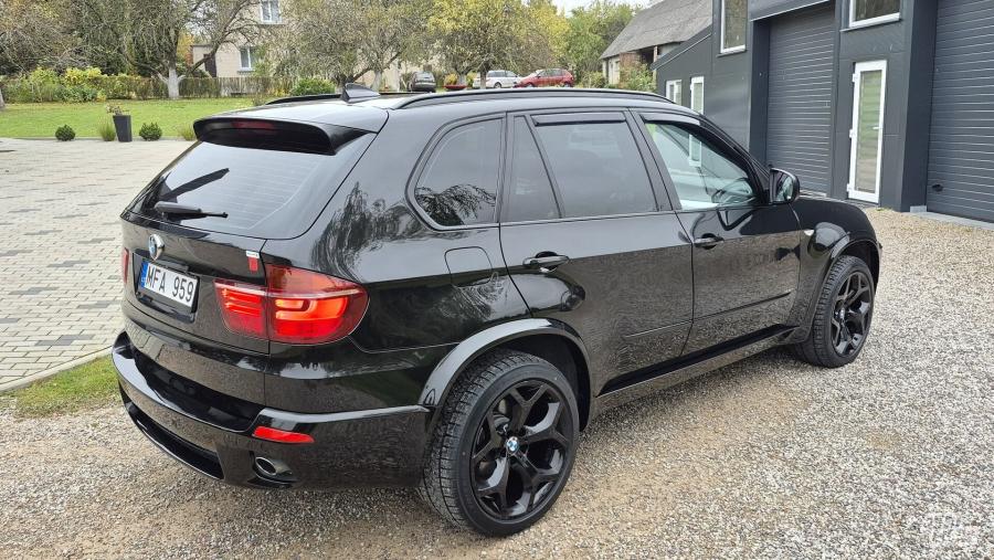 Black BMW X5 2008 in Utena, with an engine capacity of 3.00 L and mileage of 392 thousand km for 9390 €, photo 14 on AUTOMOTO.COM.LV
