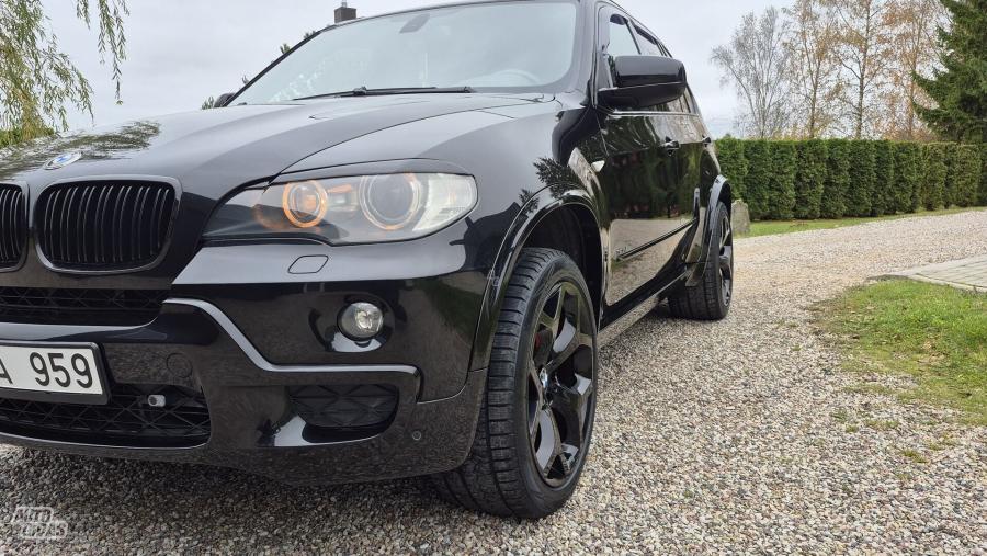 Black BMW X5 2008 in Utena, with an engine capacity of 3.00 L and mileage of 392 thousand km for 9390 €, photo 15 on AUTOMOTO.COM.LV
