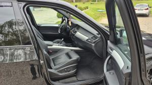 Black BMW X5 2008 in Utena, with an engine capacity of 3.00 L and mileage of 392 thousand km for 9390 €, photo 22 on AUTOMOTO.COM.LV