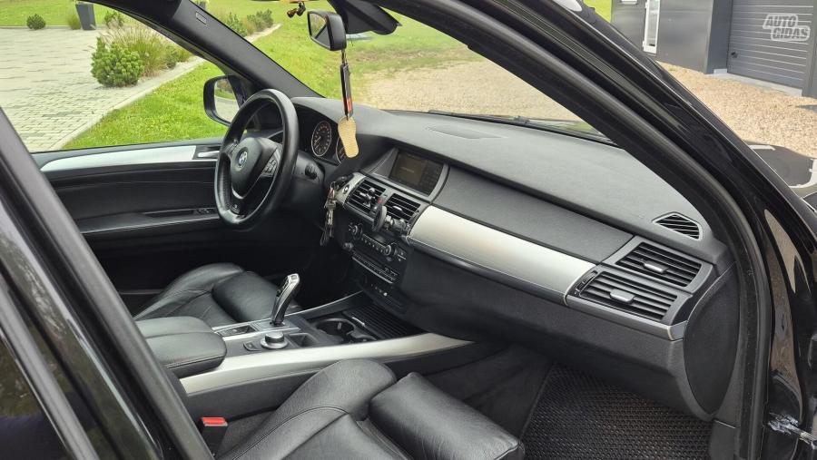 Black BMW X5 2008 in Utena, with an engine capacity of 3.00 L and mileage of 392 thousand km for 9390 €, photo 23 on AUTOMOTO.COM.LV