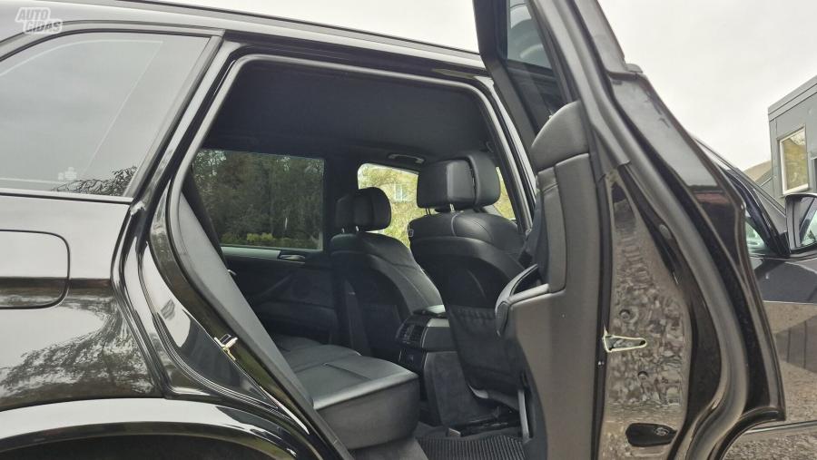 Black BMW X5 2008 in Utena, with an engine capacity of 3.00 L and mileage of 392 thousand km for 9390 €, photo 25 on AUTOMOTO.COM.LV