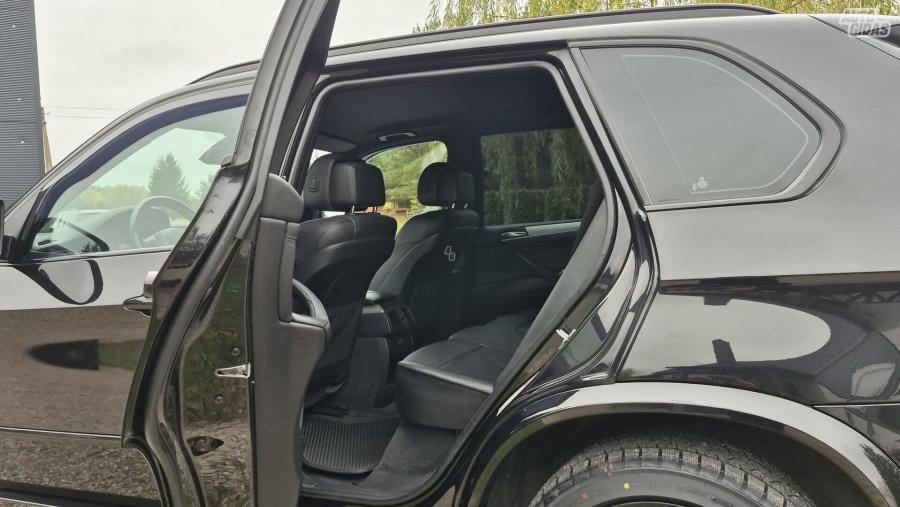 Black BMW X5 2008 in Utena, with an engine capacity of 3.00 L and mileage of 392 thousand km for 9390 €, photo 27 on AUTOMOTO.COM.LV