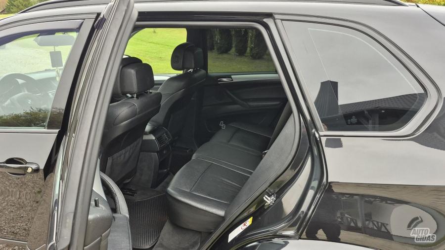 Black BMW X5 2008 in Utena, with an engine capacity of 3.00 L and mileage of 392 thousand km for 9390 €, photo 28 on AUTOMOTO.COM.LV