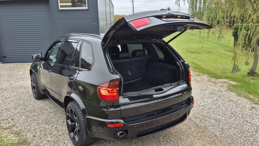 Black BMW X5 2008 in Utena, with an engine capacity of 3.00 L and mileage of 392 thousand km for 9390 €, photo 29 on AUTOMOTO.COM.LV