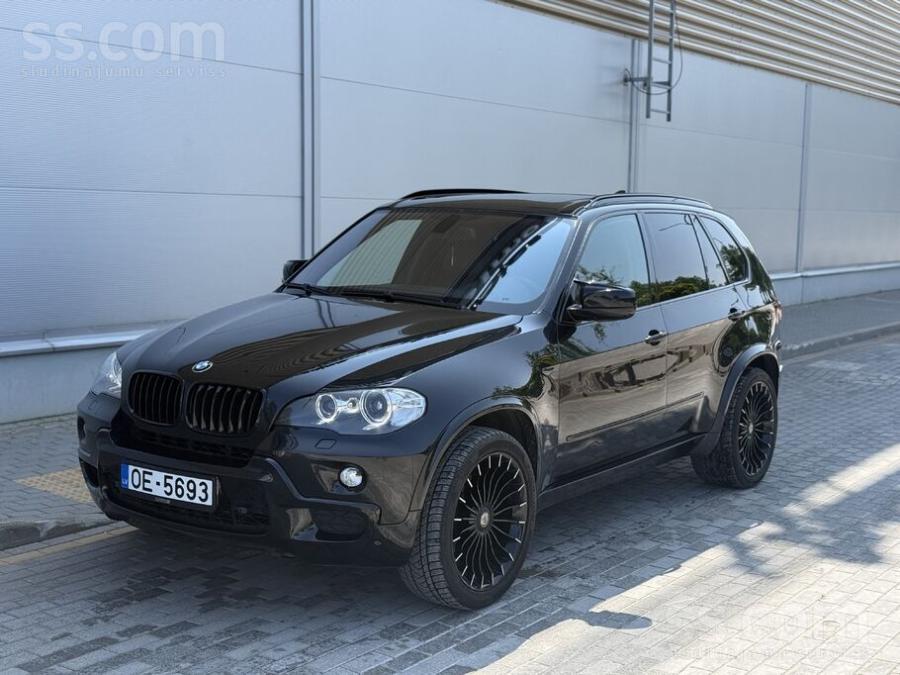 Black BMW X5 2009 in Riga, with an engine capacity of 3.00 L and mileage of 0 thousand km for 9900 €, photo 2 on AUTOMOTO.COM.LV